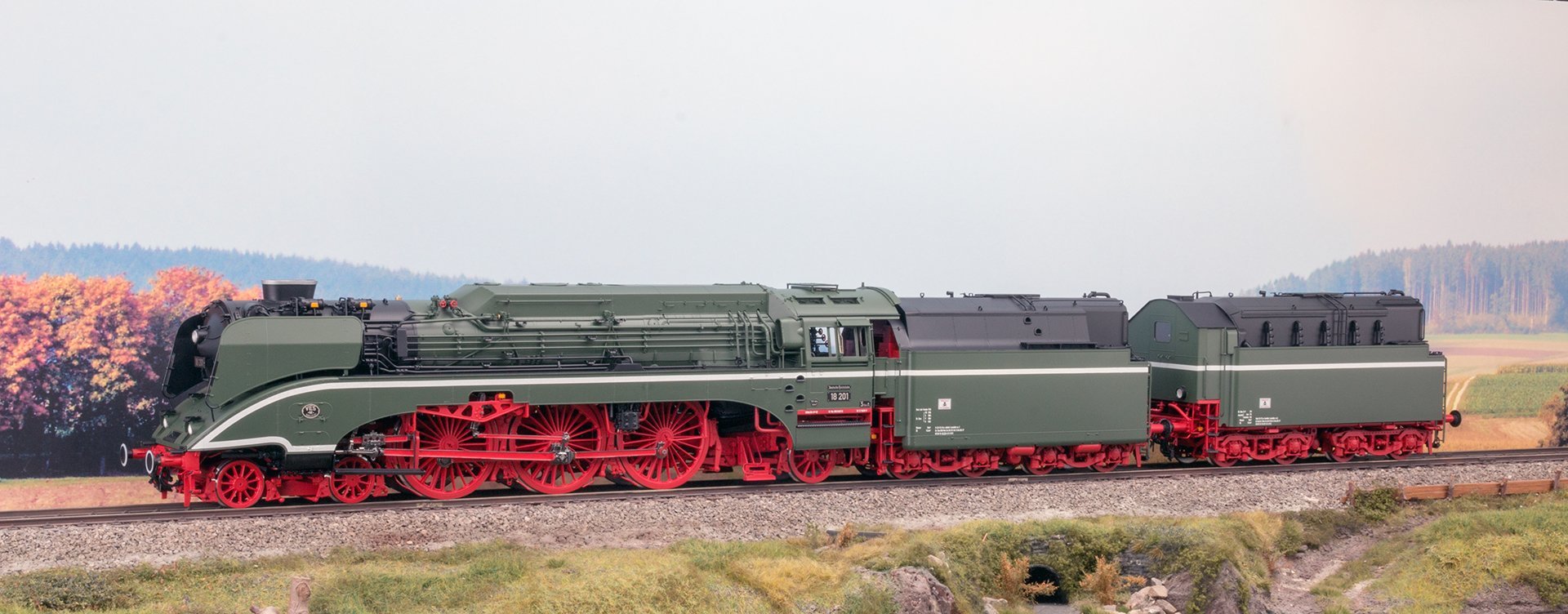 KM 1 Spur 1 km-1-spur-1-Dampflok BR 18 201 111861A | modelleisenbahn24